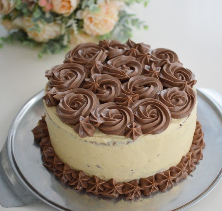 Tort cu crema de ciocolata si crema caramel - Rețete Papa Bun